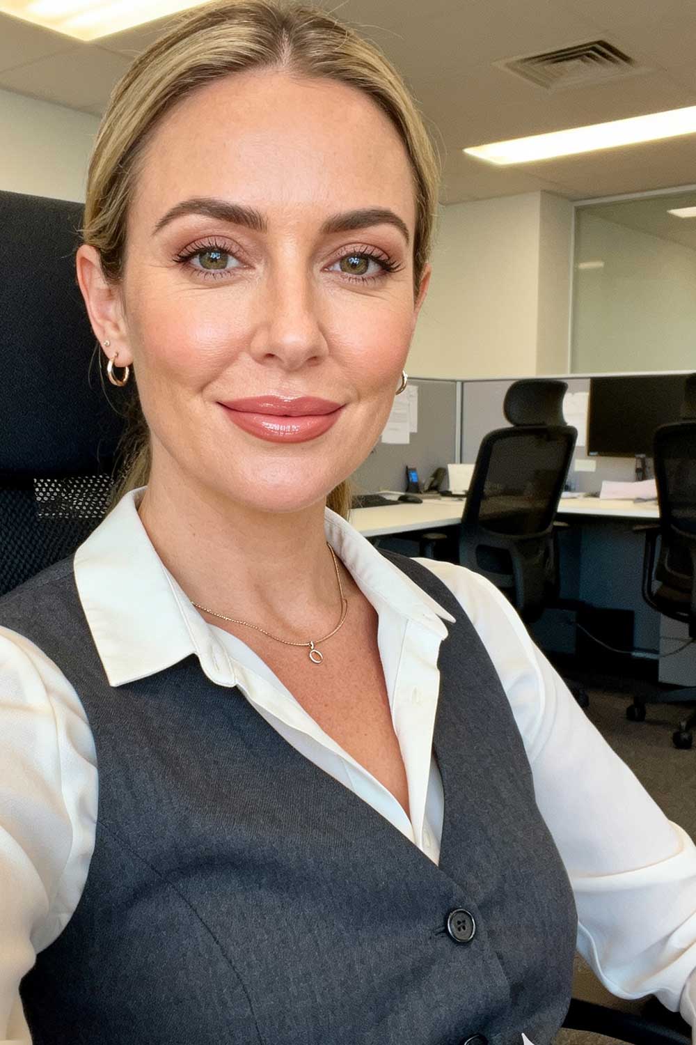 The Ultimate Business Casual Guide: 31 Chic& Professional Outfits